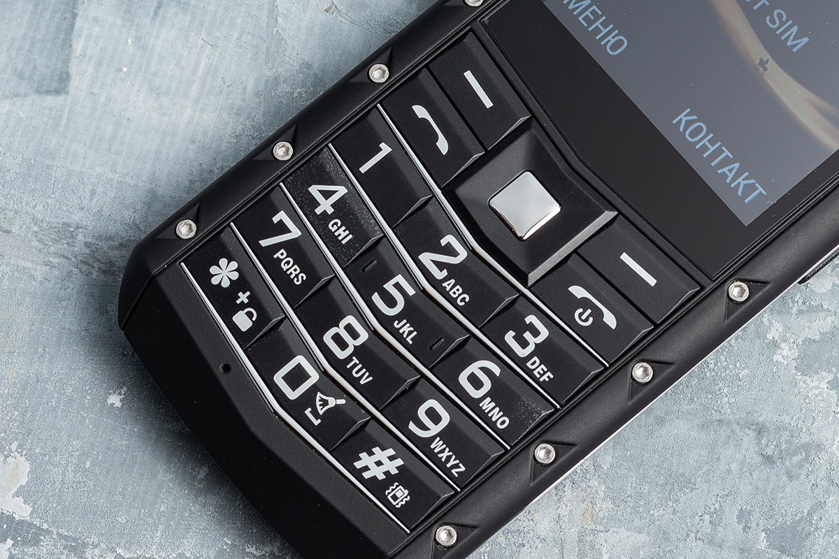 AGM M5 - обзор кнопочного смартфона